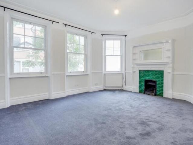 2 bedroom flat for rent in Richmond Way, London, W12