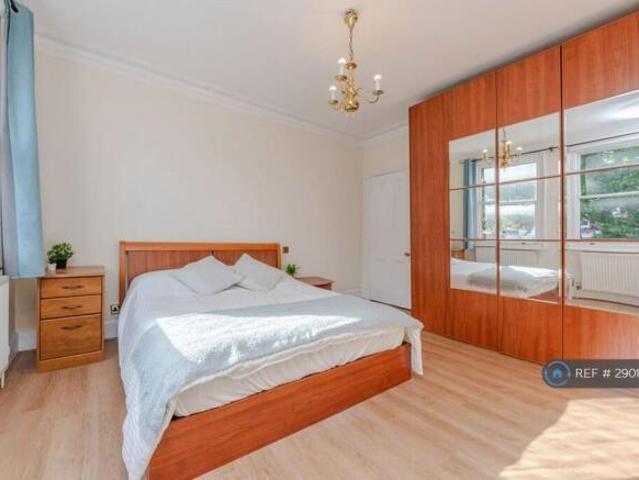 2 bedroom flat for rent in Richmond Way, London, W14