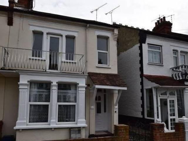 2 bedroom flat for rent in Richmond Avenue FFF Westcliff on Sea Essex SS0 7DA SS0