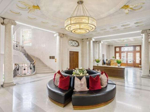 2 bedroom flat for rent in Richmond Hill, Richmond TW10