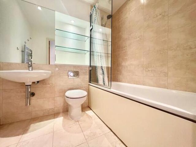 2 bedroom flat for rent in Richmond House, Admiralty Quater, PO1