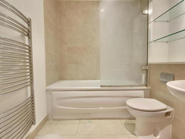 2 bedroom flat for rent in Richmond House, Bonfire Corner, Portsmouth, PO1