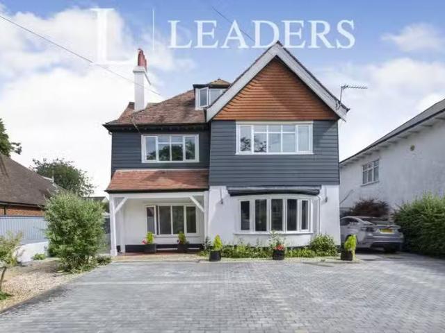 2 bedroom flat for rent in Richmond Park Avenue, Bournemouth.