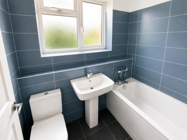 2 bedroom flat for rent in Richmond Park Road, Bournemouth, BH8