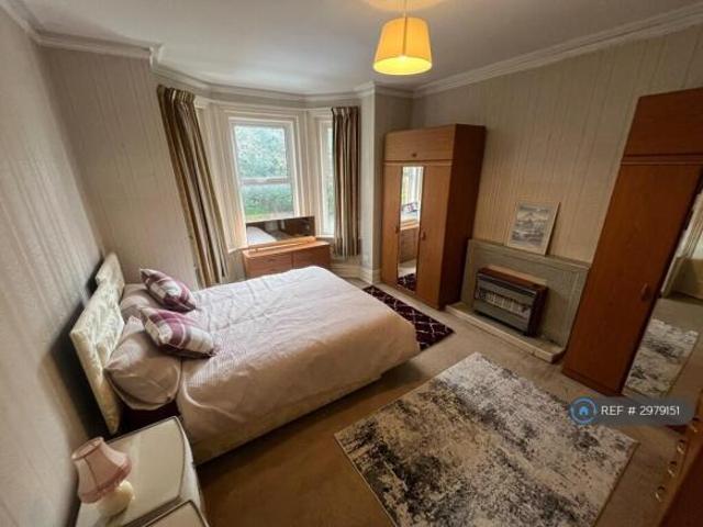 2 bedroom flat for rent in Richmond Park Road, Bournemouth, BH8