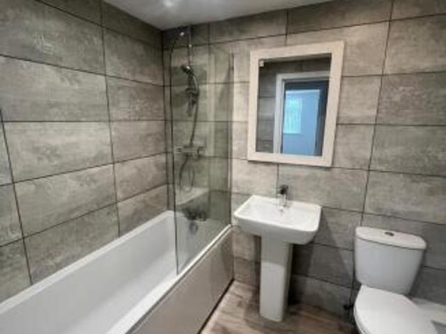 2 bedroom flat for rent in Richmond Park Road, Richmond Court, BH8