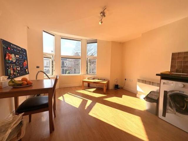 2 bedroom flat for rent in Richmond Rd, Roath, Cardiff, CF24