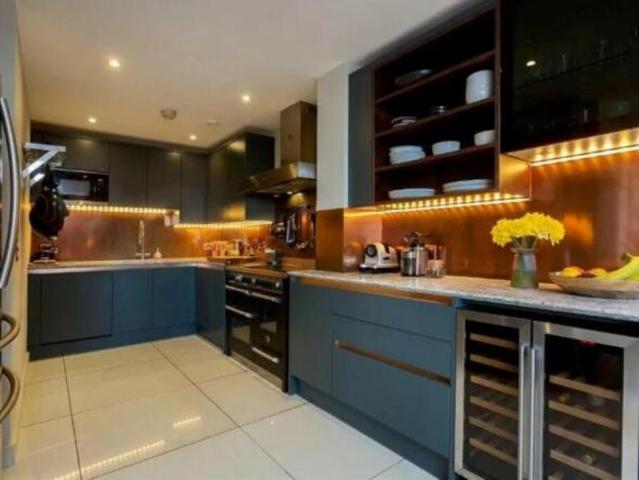 2 bedroom flat for rent in Richmond Road London E8