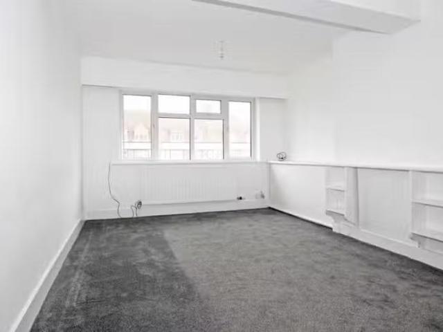 2 bedroom flat for rent in Richmond Road, Richmond, KT2