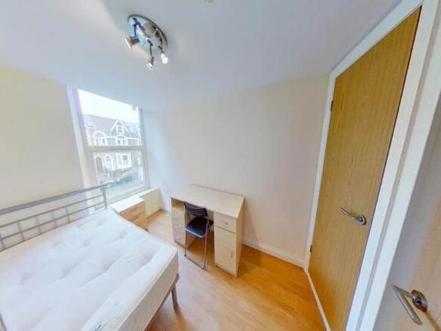 2 bedroom flat for rent in Richmond Road, Roath, Cardiff, CF24