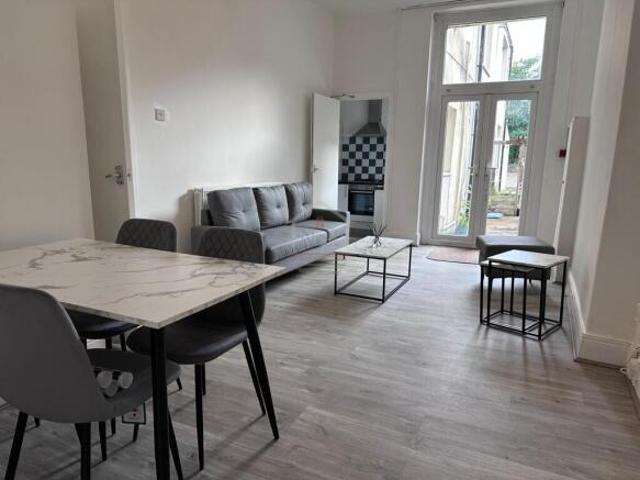 2 bedroom flat for rent in Richmond Road, Roath, Cardiff, CF24