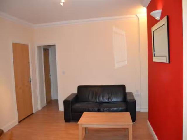 2 bedroom flat for rent in Richmond Road, Roath, Cardiff, CF24