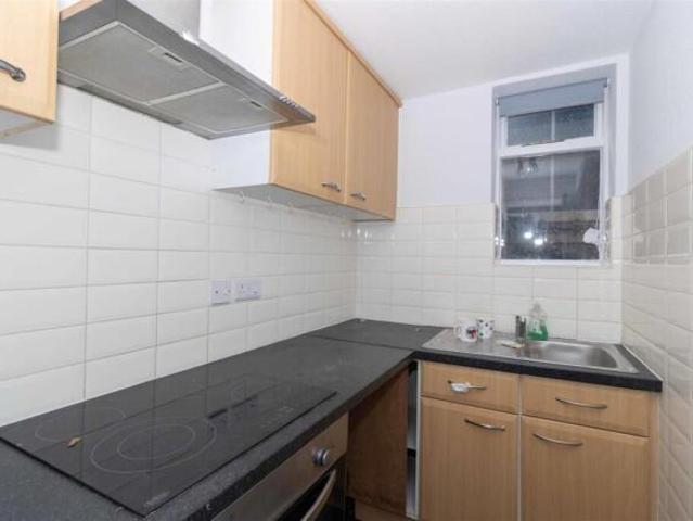 2 bedroom flat for rent in Richmond Road, Worthing, BN11