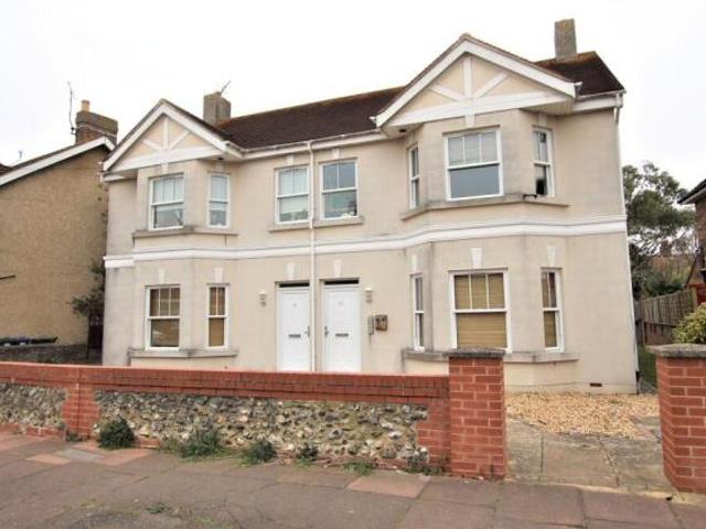 2 bedroom flat for rent in Ripley Road, Worthing, West Sussex, BN11