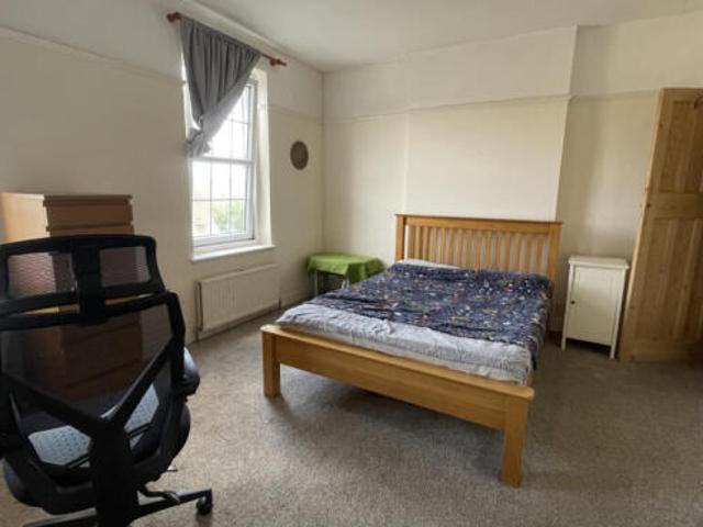 2 bedroom flat for rent in River Bank, Firs lane, Winchmore Hill, N21