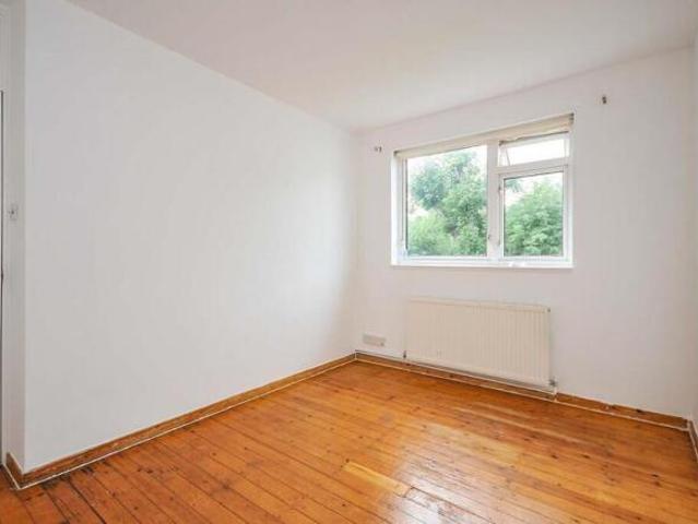 2 bedroom flat for rent in River Park Gardens, Bromley, BR2