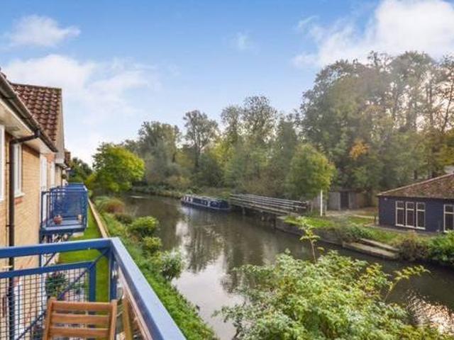 2 bedroom flat for rent in Riverside Court Harlow CM20