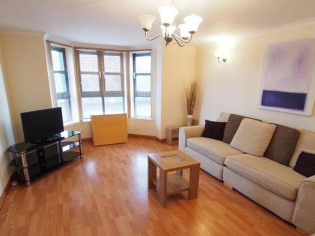 2 bedroom flat for rent in Riverside Drive First Floor AB11