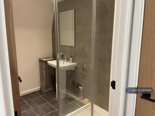 2 bedroom flat for rent in Riverside Mansions, London, E1W