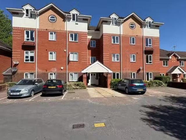 2 bedroom flat for rent in Riverside Steps, St. Annes Park, Br.