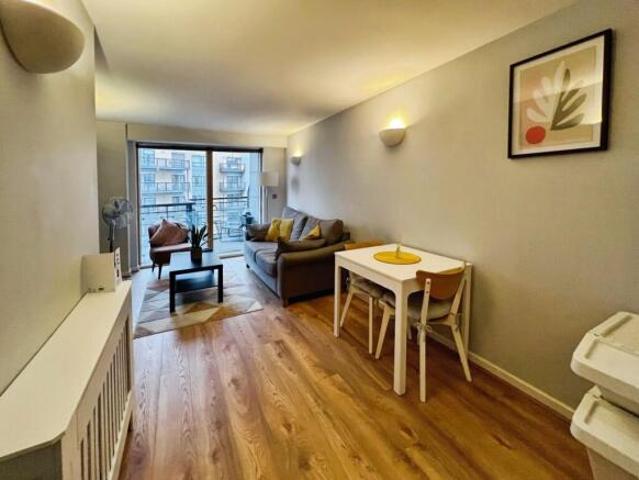 2 bedroom flat for rent in Riverside Way, Leeds, West Yorkshire, LS1
