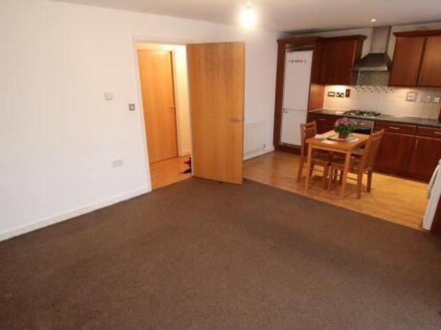 2 Bedroom Flat For Rent In Romford, London