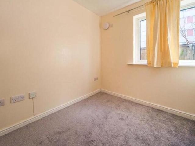 2 bedroom flat for rent in Romford Road, Forest Gate, E7