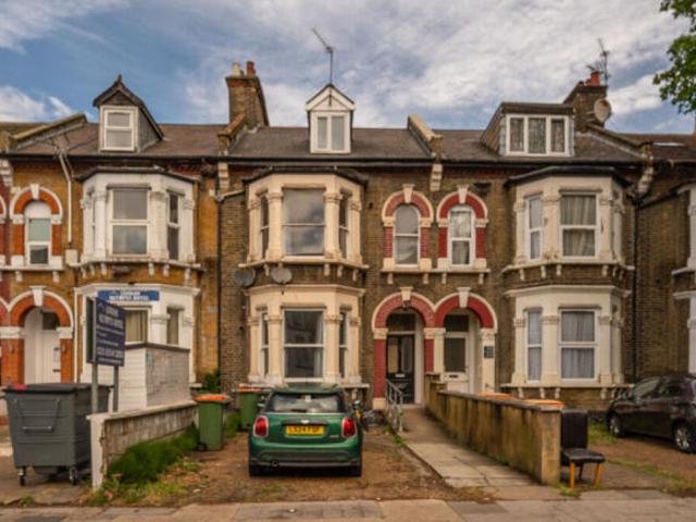 2 bedroom flat for rent in Romford Road, Stratford, London, E15