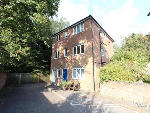 2 bedroom flat for rent in Romilly Drive, Watford, WD19