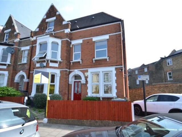 2 bedroom flat for rent in Romola Road, London, SE24