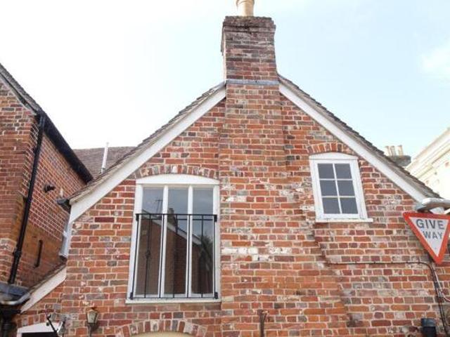 2 Bedroom Flat For Rent In Romsey, Hampshire