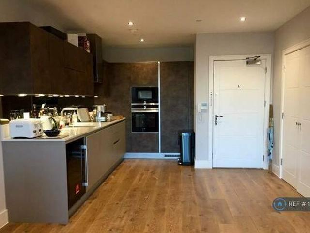 2 bedroom flat for rent in Roach Road London E3