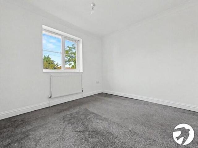 2 bedroom flat for rent in Roach Street, Rochester, ME2