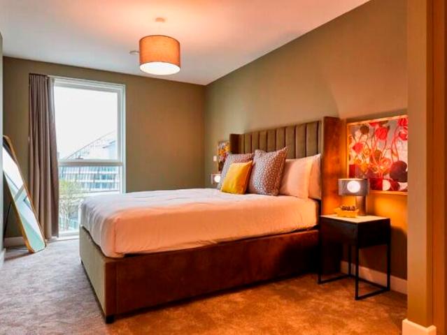 2 bedroom flat for rent in Rochdale Road, Manchester, Greater Manchester, M4