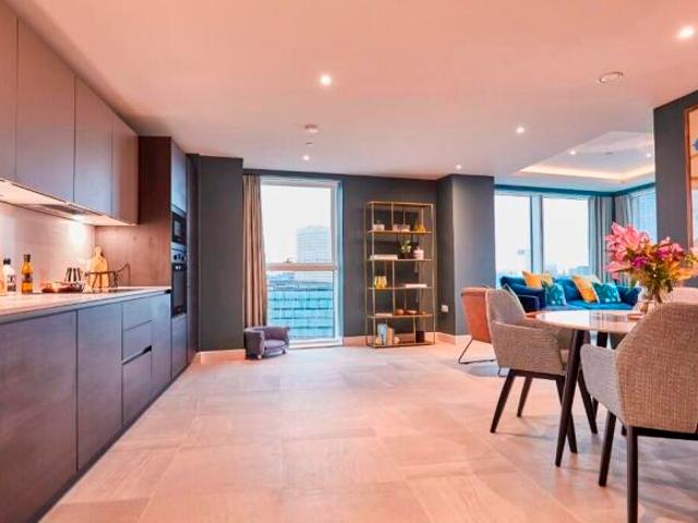 2 bedroom flat for rent in Rochdale Road, Manchester, Greater Manchester, M4