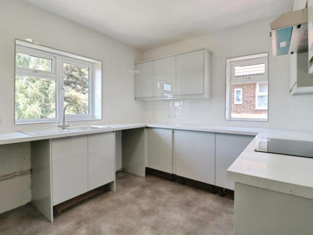 2 bedroom flat for rent in Rochford Road, Southend on sea, SS2