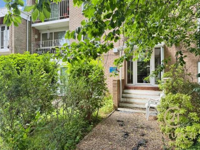 2 bedroom flat for rent in Rockmount Close, Woolton, Liverpool, L25