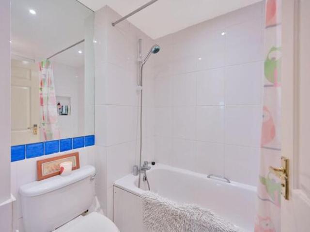 2 bedroom flat for rent in Rosebank Close, Twickenham, Teddington, TW11
