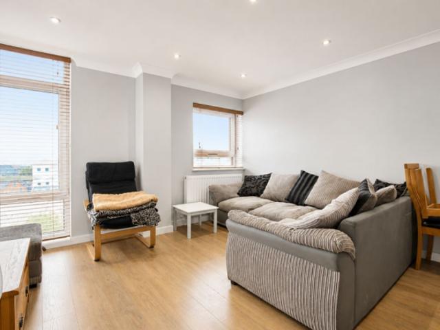2 bedroom flat for rent in Rosemount, Clarendon Road, Wallington, SM6