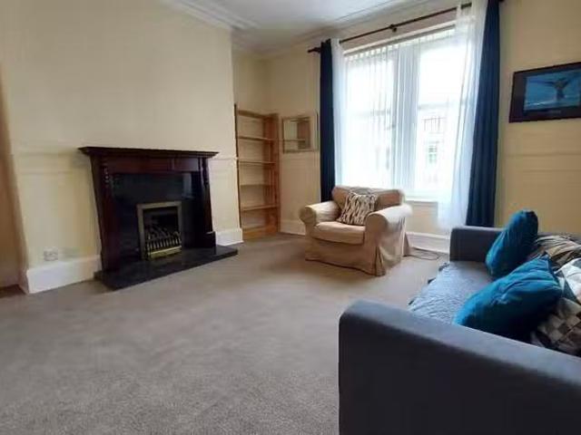 2 bedroom flat for rent in Rosemount Place, Rosemount, Aberdee.