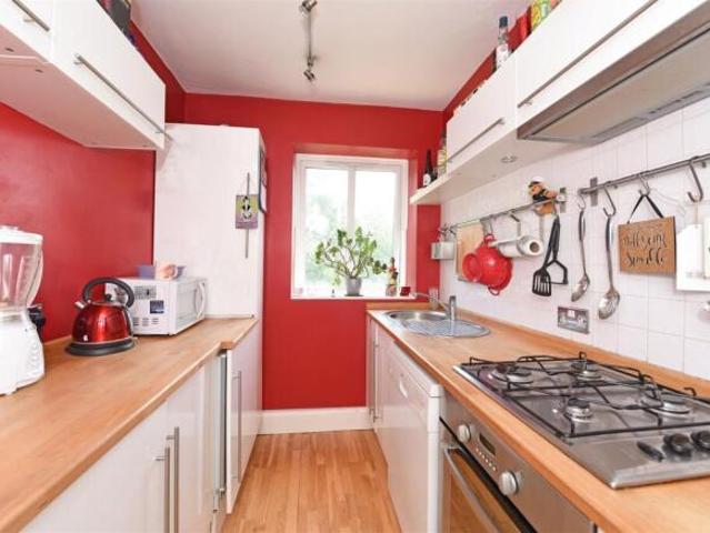 2 bedroom flat for rent in Rosemary Gardens, Mortlake, SW14