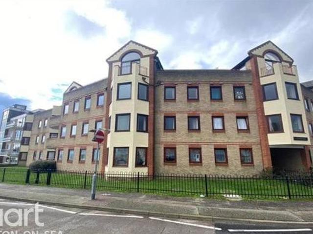 2 bedroom flat for rent in Rosemary Road CO15
