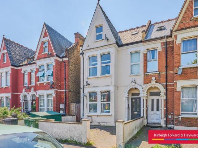 2 bedroom flat for rent in Rosendale Road, West Dulwich, London, SE21