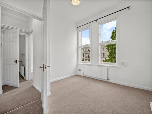 2 bedroom flat for rent in Rosendale Road, London, SE21