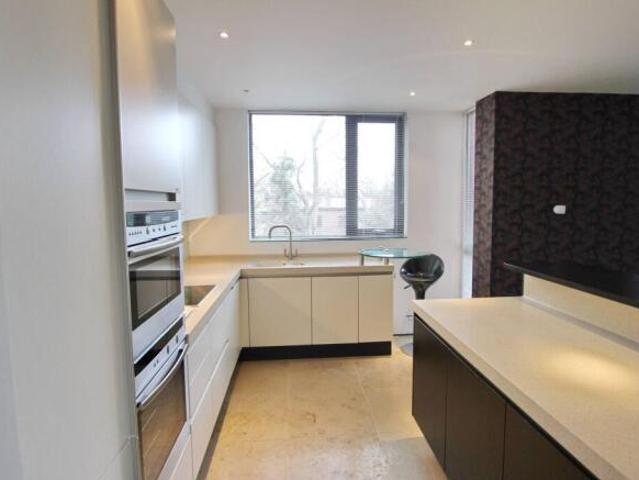 2 bedroom flat for rent in Rosendale Rd, London, SE21