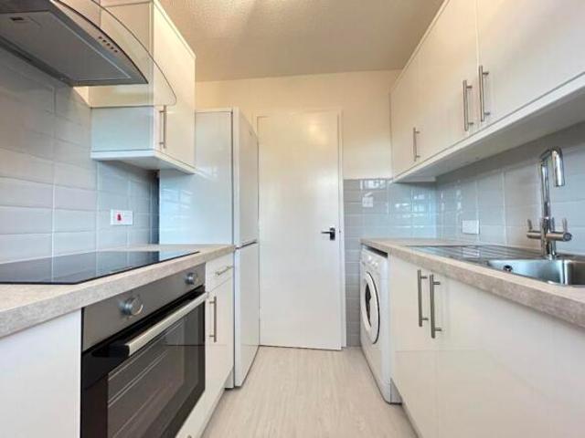 2 bedroom flat for rent in Rosewall Court, London, SW19
