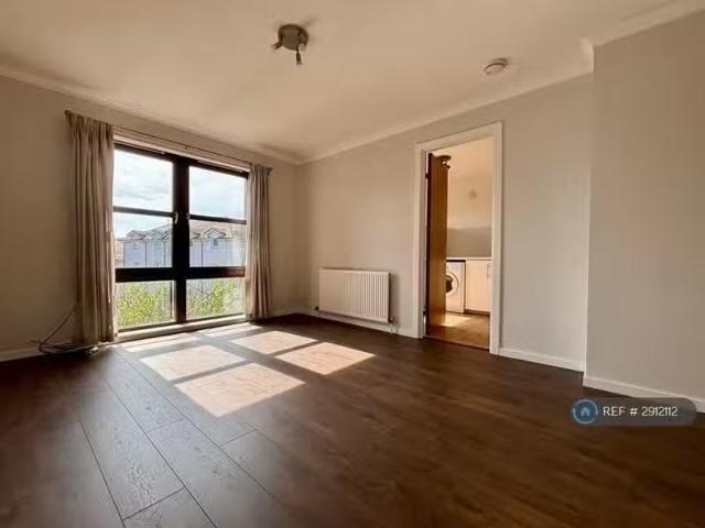 2 bedroom flat for rent in Roslin Place, Aberdeen, AB24