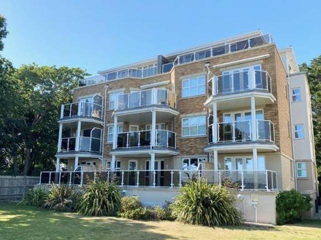 2 bedroom flat for rent in Rothesay Point BH23