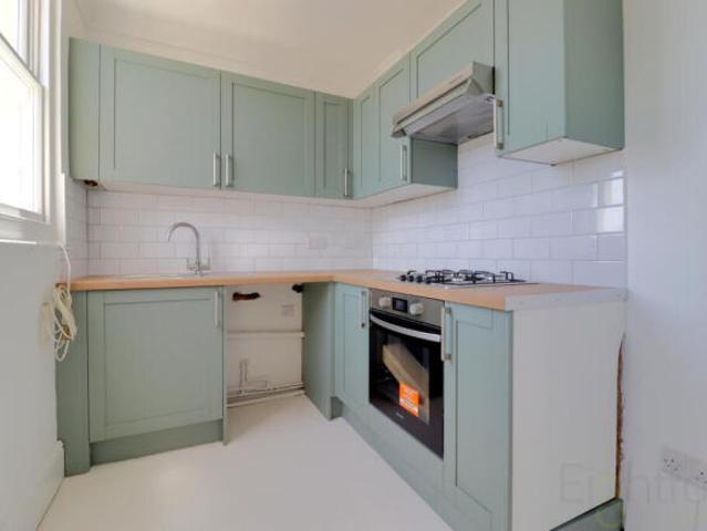 2 bedroom flat for rent in Roundhill Crescent, Brighton, BN2