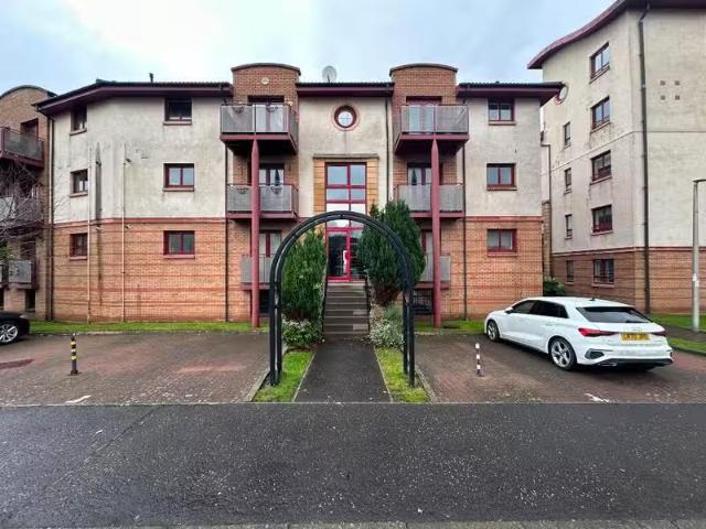 2 bedroom flat for rent in Rowallan Court, Ayr, South Ayrshire.
